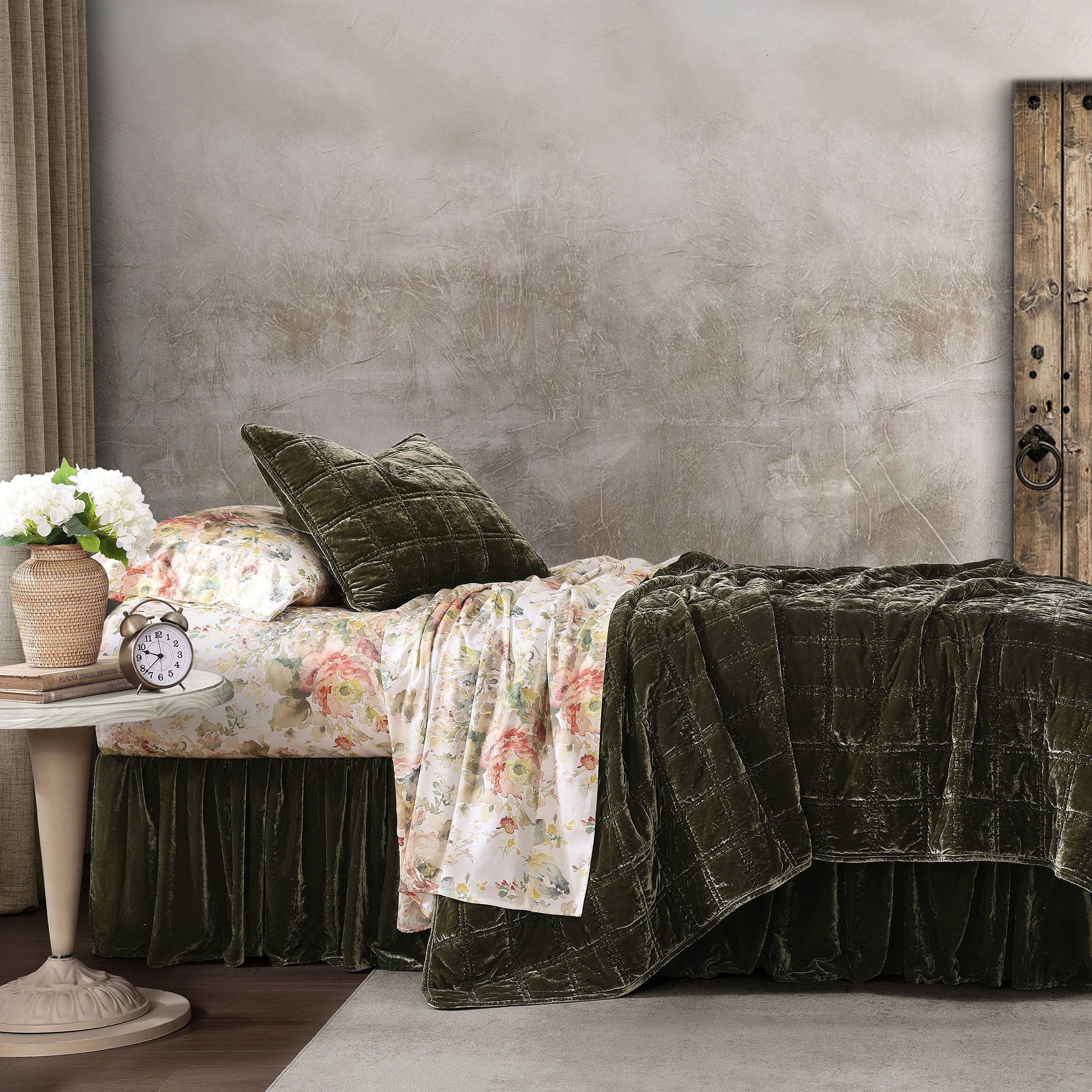 Rustic Quilts Sets: Cozy Elegance at Paseo Road