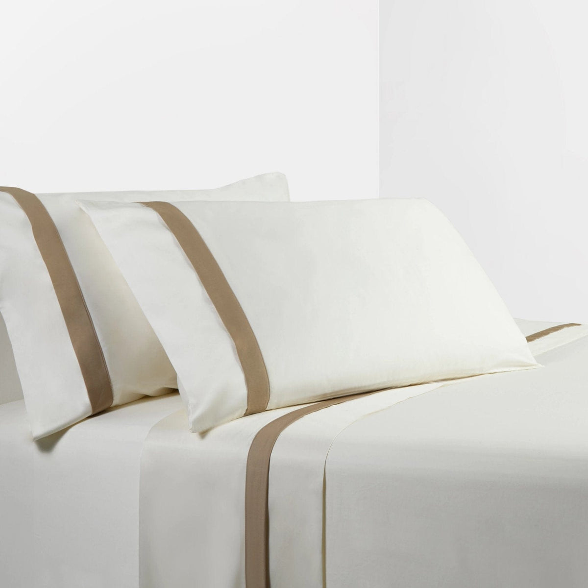 350TC Cream Sheet Set with Tan Flange | Paseo Road by HiEnd Accents